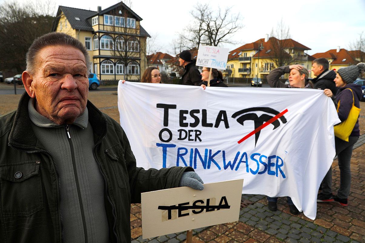 German protesters claim Tesla is 'stealing our water' | Automotive News