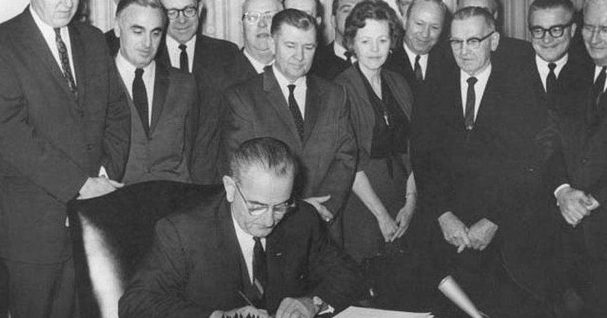 President Johnson signs Clean Air Act | Automotive News