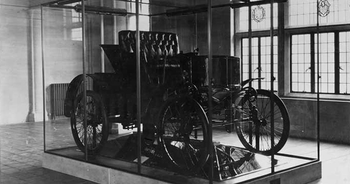 The first Packard hits the streets in 1899 | Automotive News