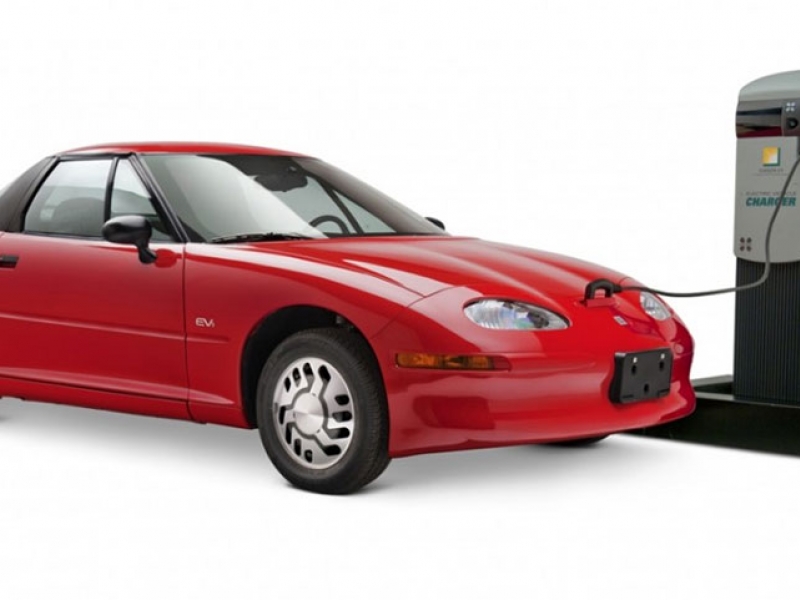 GM launches the EV1 and learns a lesson