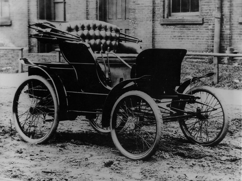 The Winton car company, an early pioneer, is born