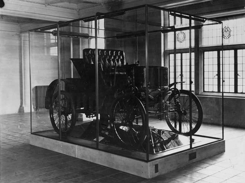 The first Packard hits the streets in 1899 | Automotive News