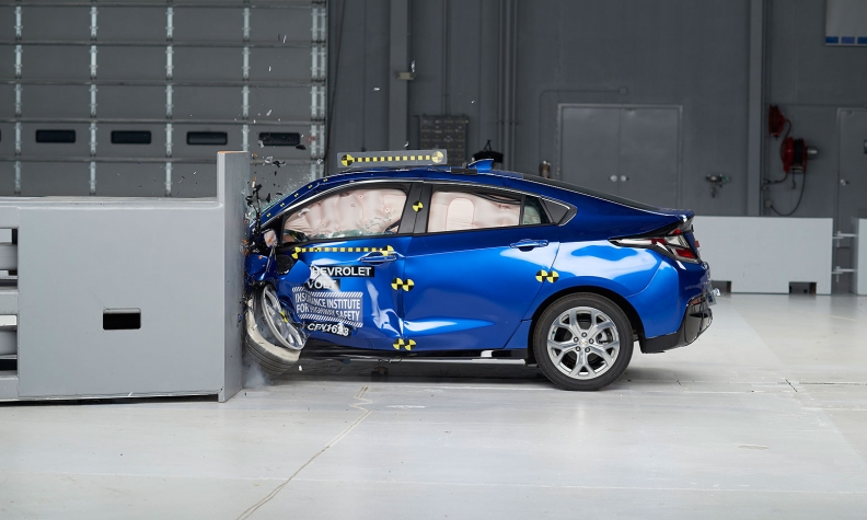 Tesla Model S, BMW i3 fall short of IIHS Top Safety Pick+ award ...