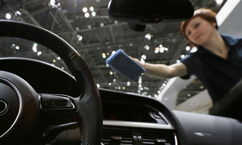 Smart windshields seen as the new ad billboard inside a car ...